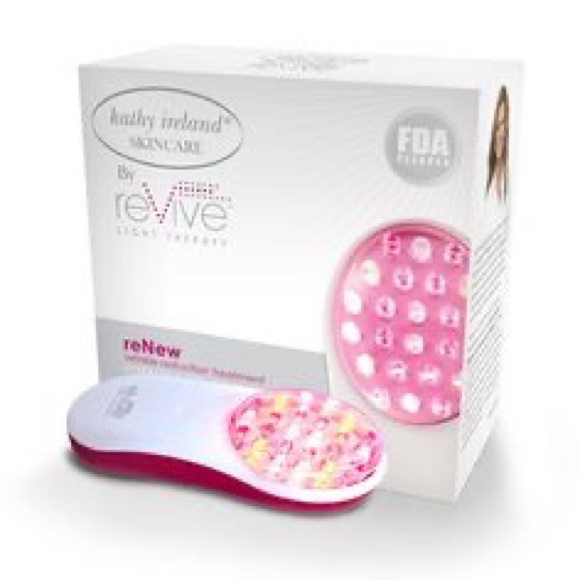ReVive Light Therapy | Skincare | Nwt Revive Led Light Therapy Anti ...